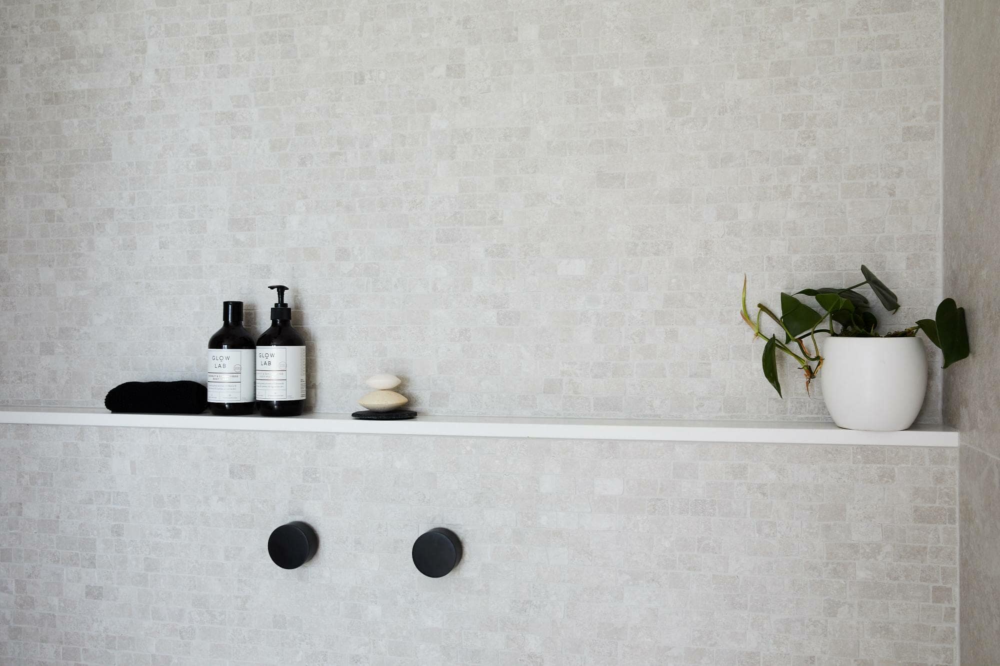 SHOWER NICHE VERSUS SHOWER LEDGE | Anoushka Allum Design SHOWER NICHE VERSUS SHOWER LEDGE | Anoushka Allum Design